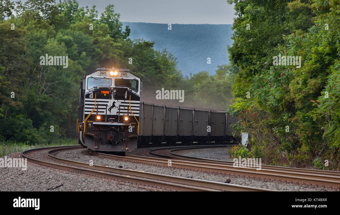 Norfolk Southern Railway coal train Stock Photo - Alamy