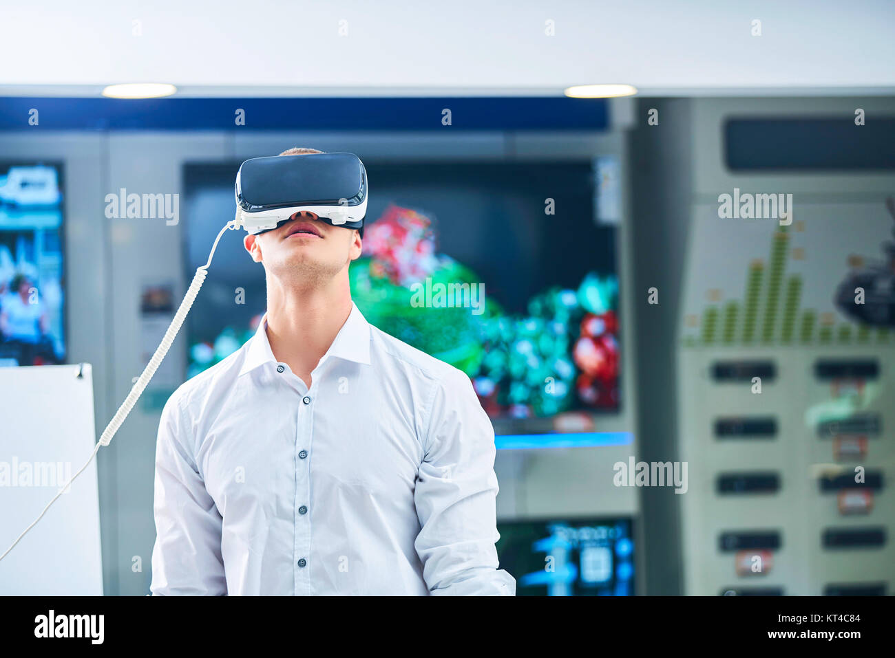 Technology testing hi-res stock photography and images - Alamy