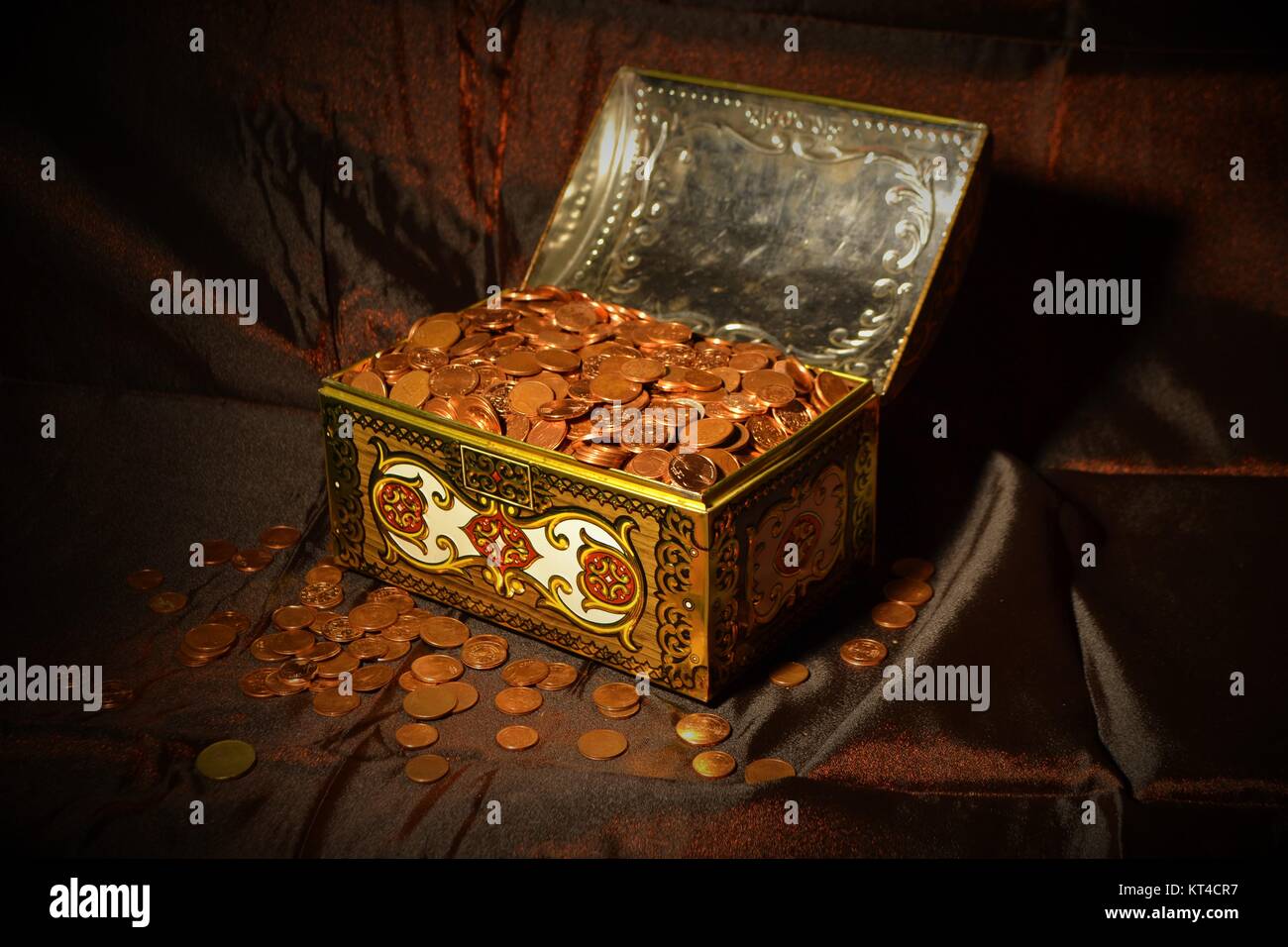 Treasure chest money hi-res stock photography and images - Alamy