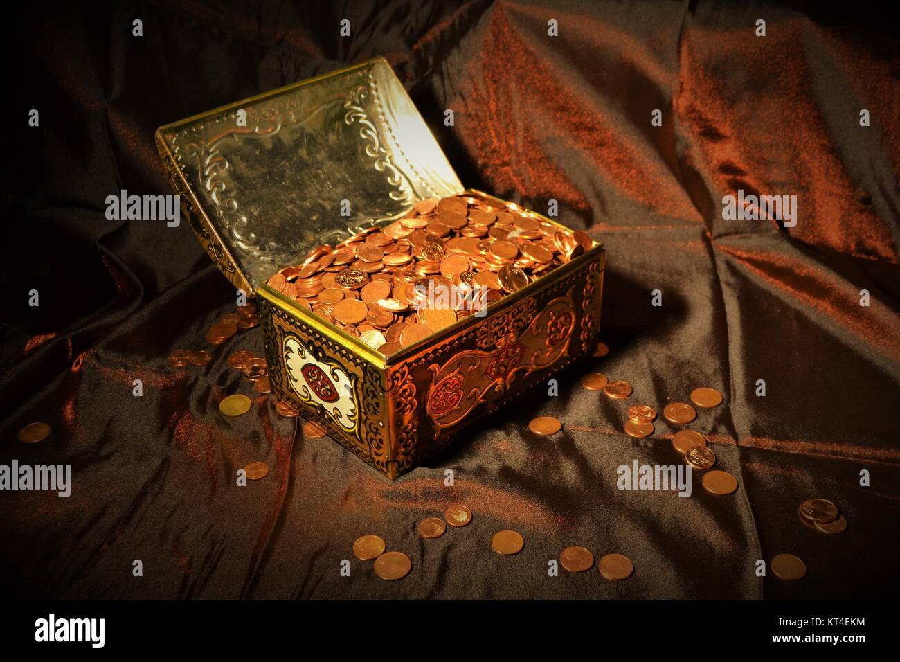 Treasure chest money hi-res stock photography and images - Alamy