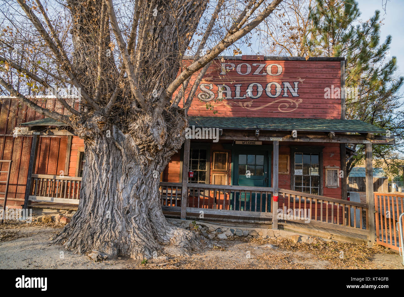 Frontier saloon hi-res stock photography and images - Alamy