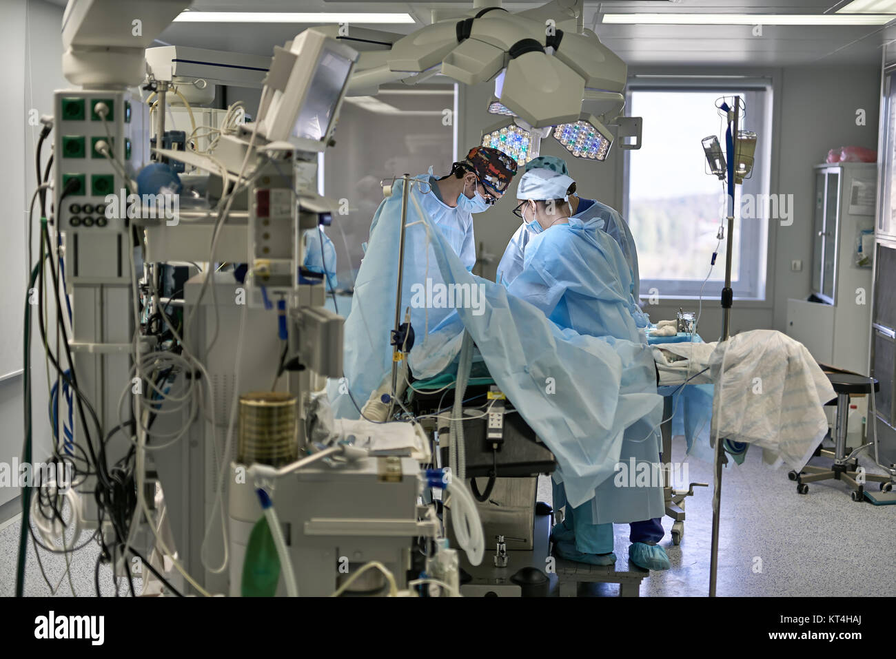 Ekg monitor in operation room hi-res stock photography and images - Alamy