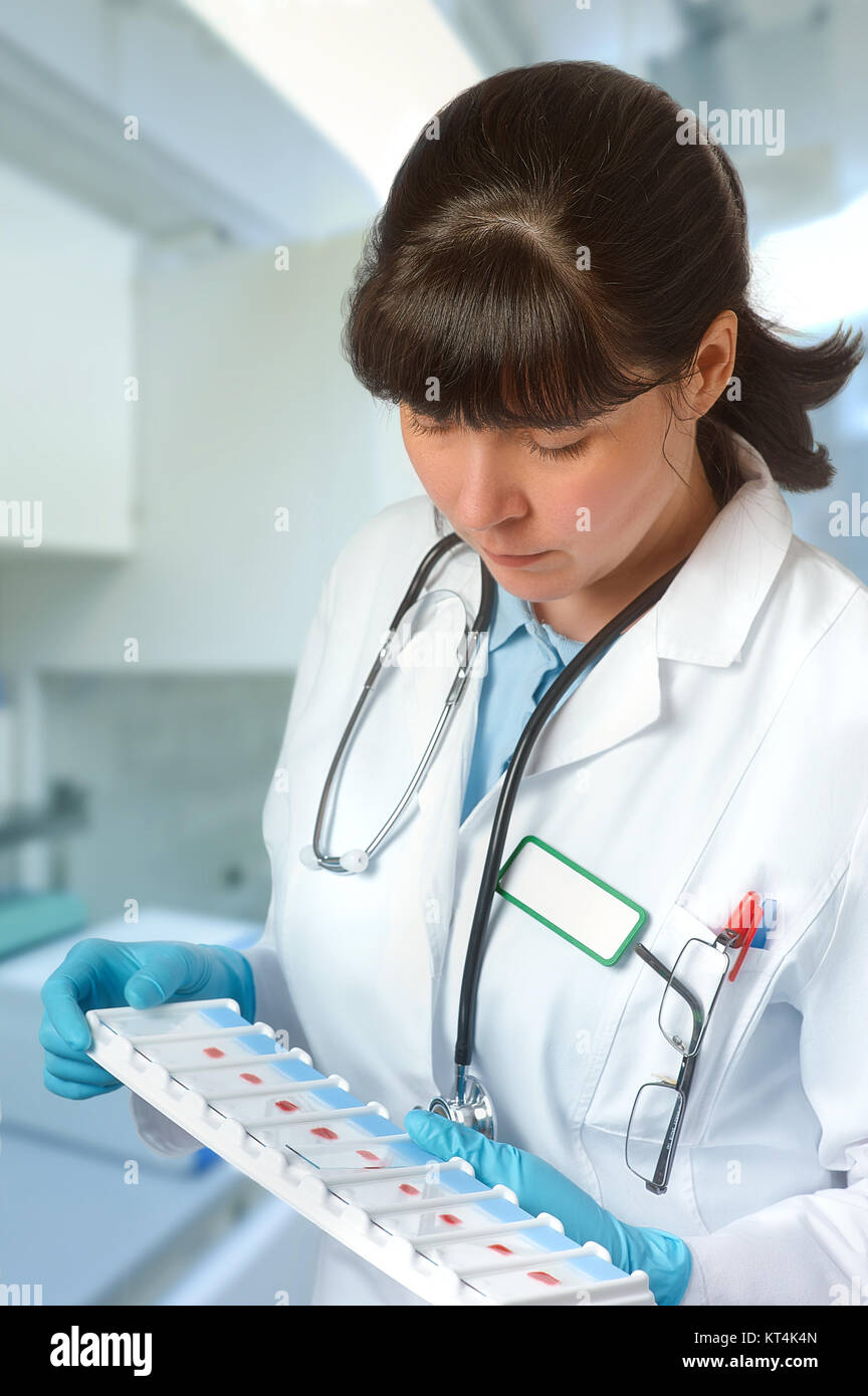 Histopathologist hi-res stock photography and images - Alamy