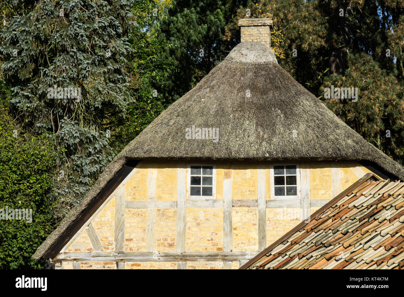 Oak framed medieval buildings hi-res stock photography and images - Alamy