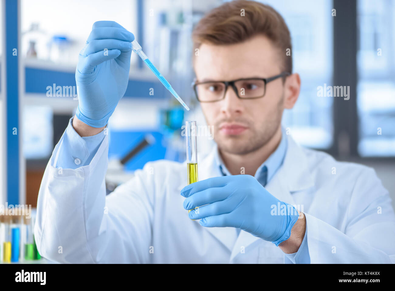 People profession chemist hi-res stock photography and images - Alamy