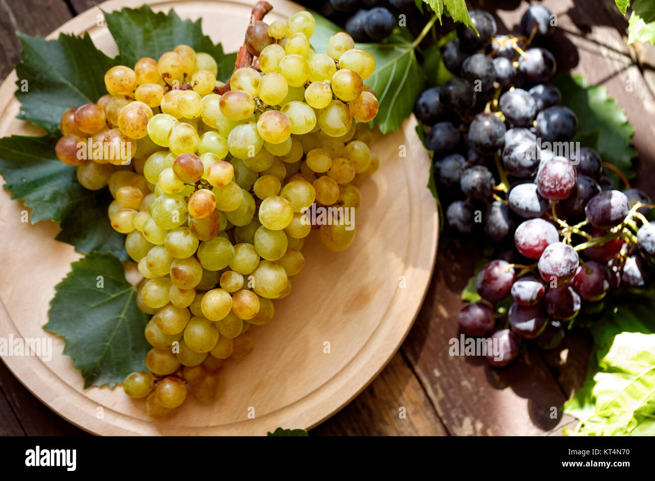 top view of ripe fresh grapes background Stock Photo - Alamy
