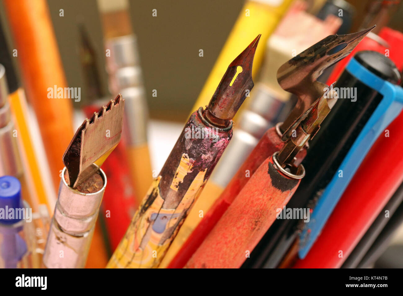 Old fashioned pencil hi-res stock photography and images - Alamy