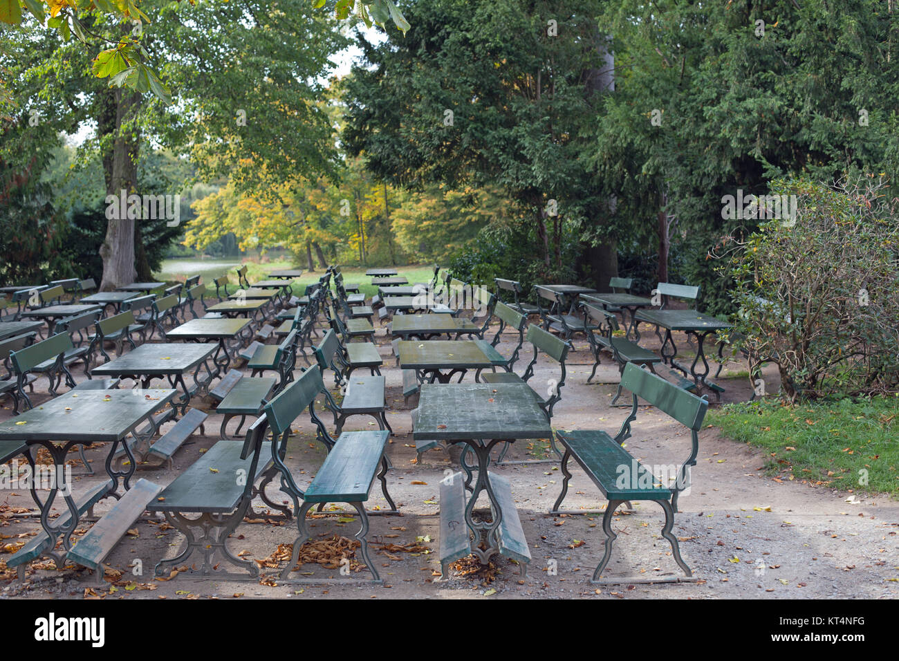 Public tables hi-res stock photography and images - Alamy