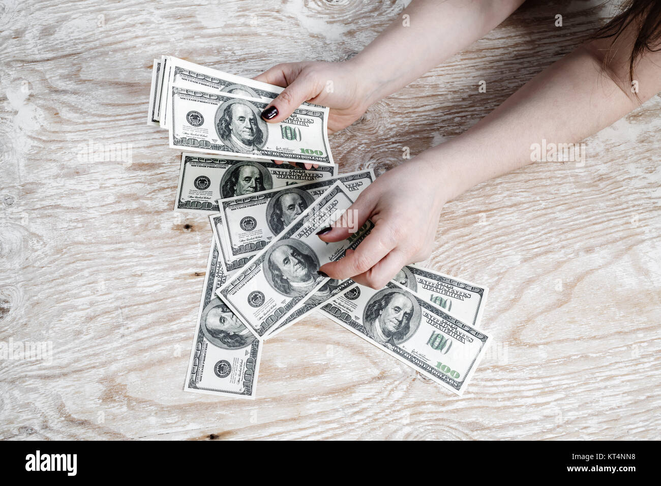 Woman counting money Stock Photo - Alamy