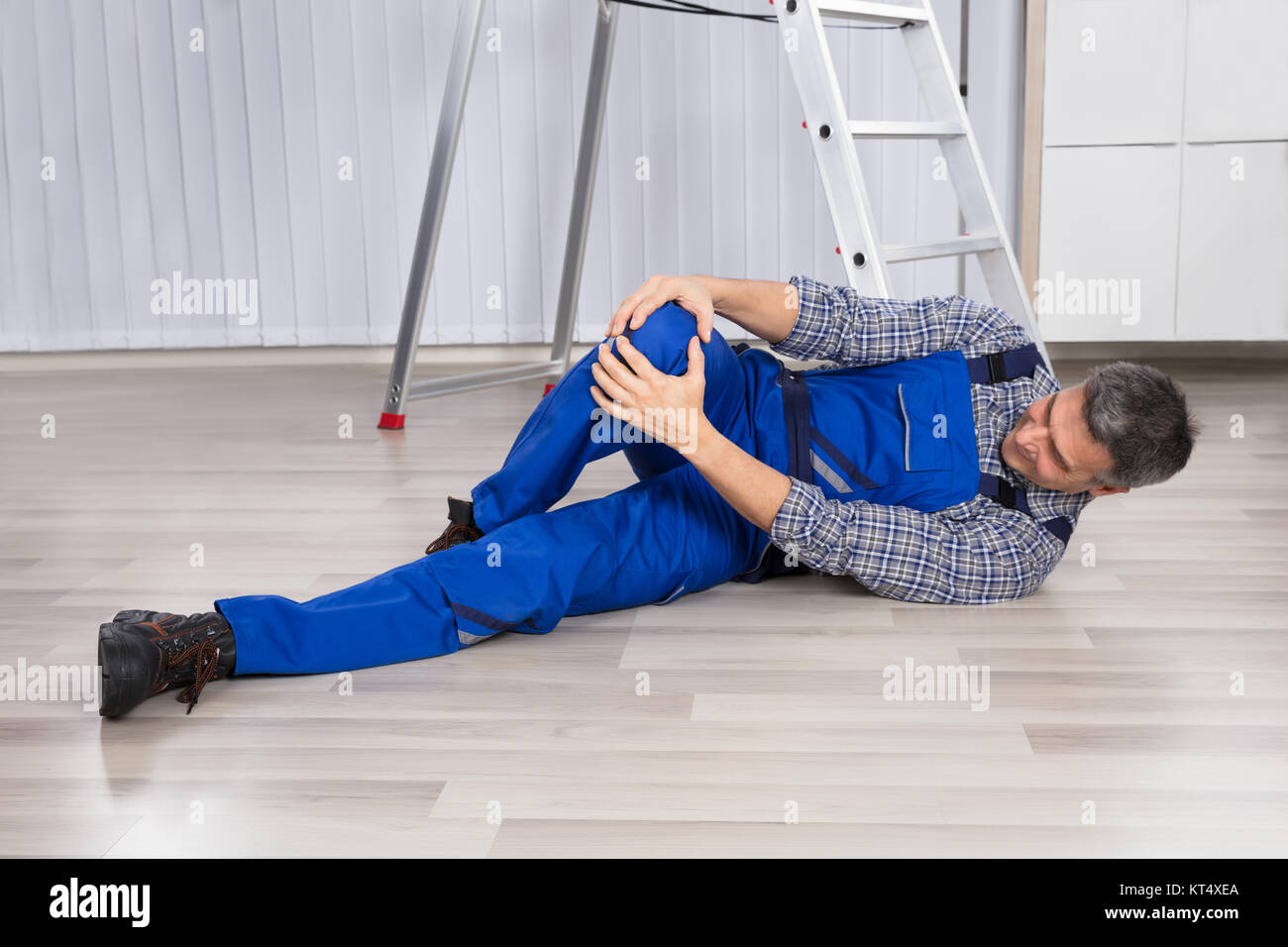 Hurt Leg Stock Photos & Hurt Leg Stock Images - Alamy