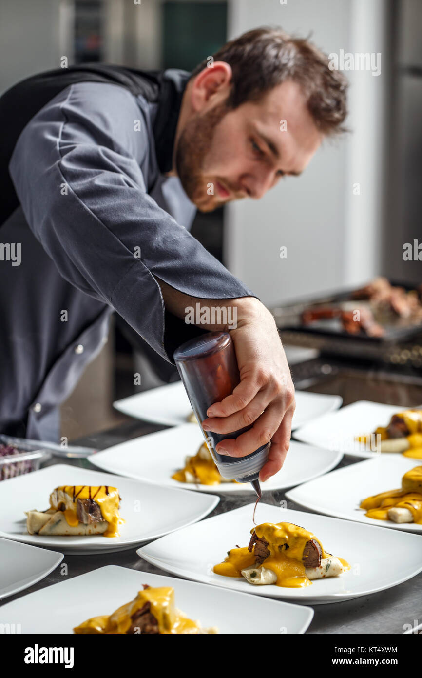 Chef finishing his plate Stock Photo - Alamy