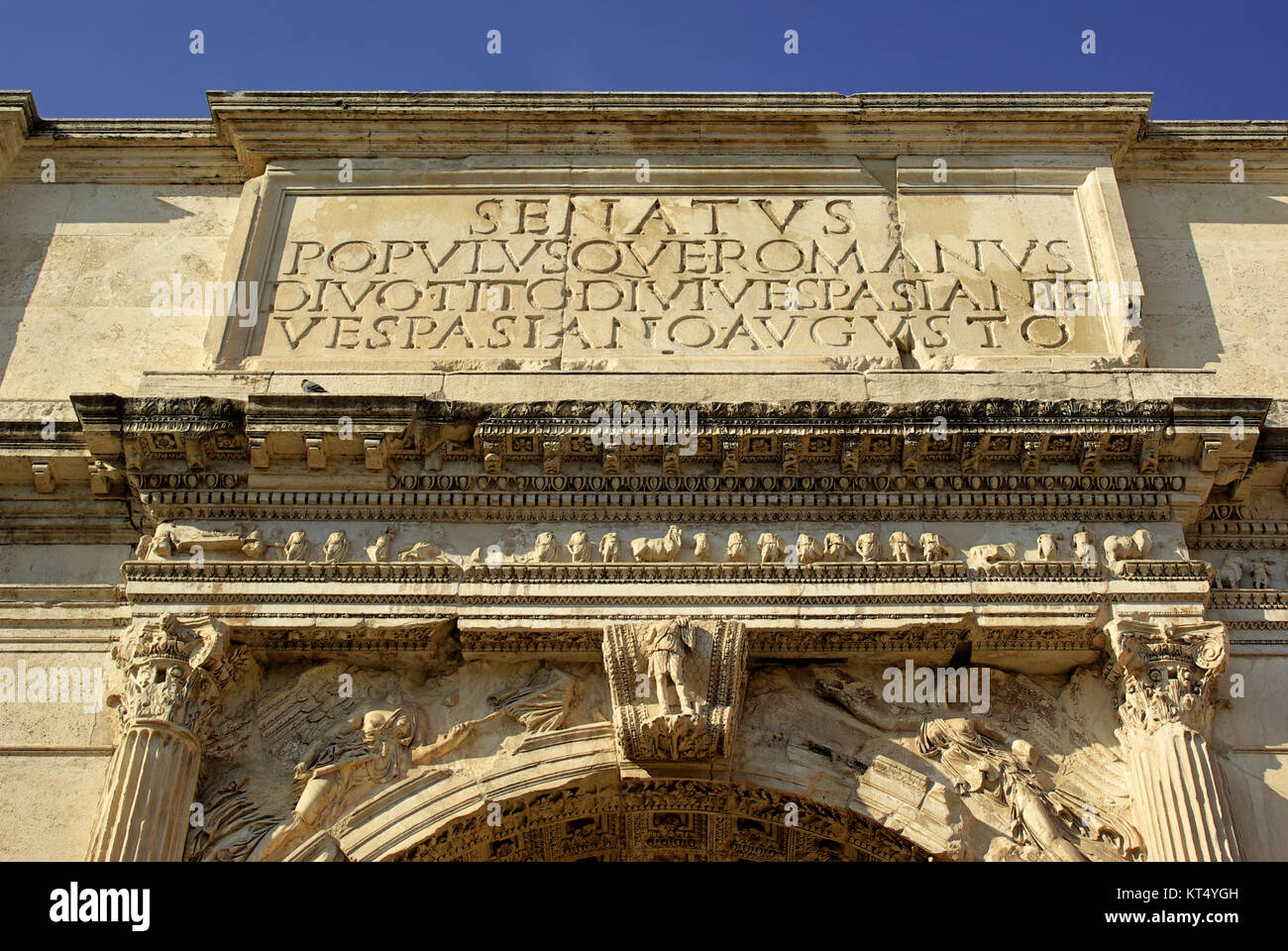 Titusbogen im Forum Romanum Rom Stock Photo - Alamy