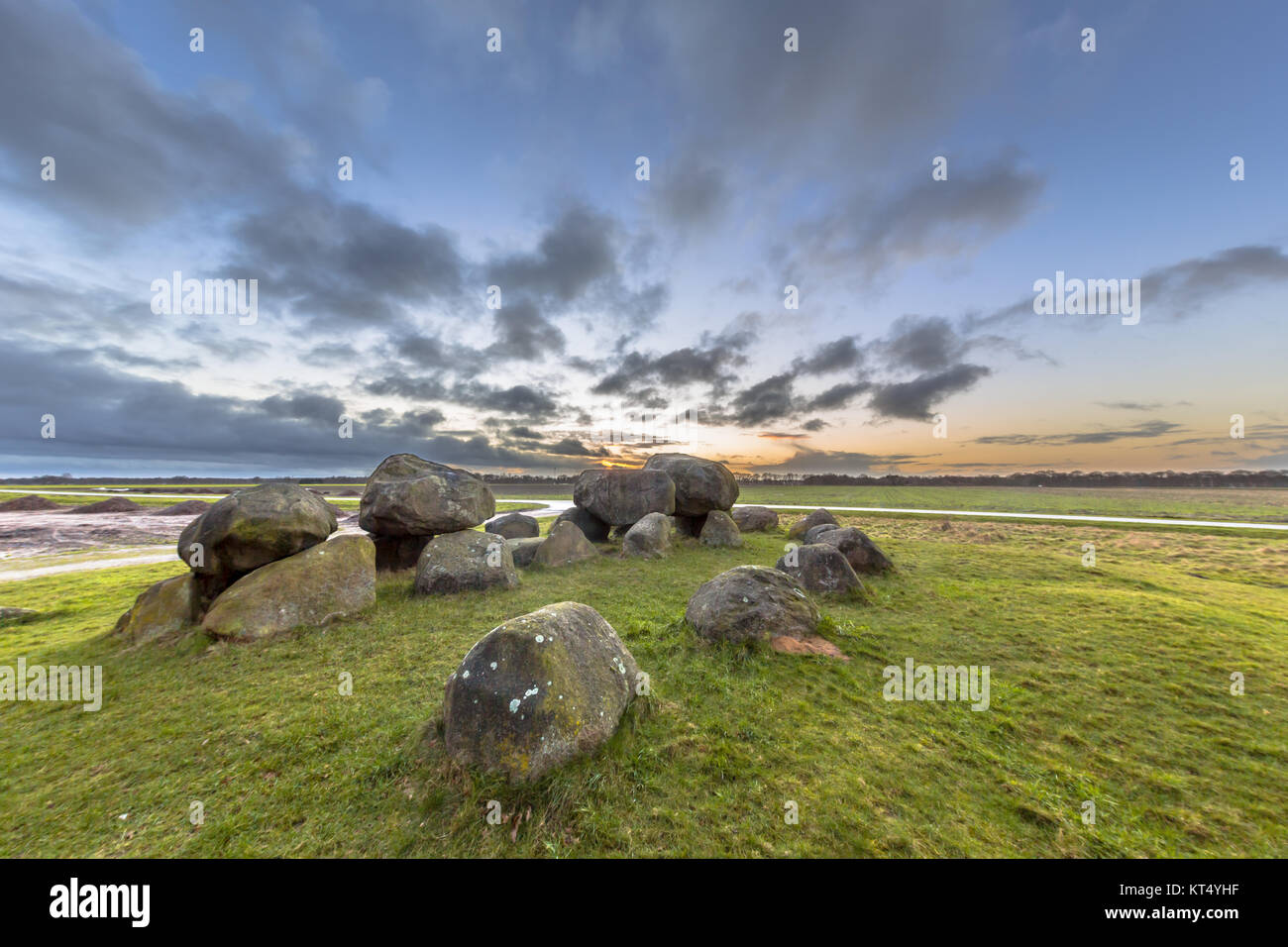 Monolithic structure hi-res stock photography and images - Alamy