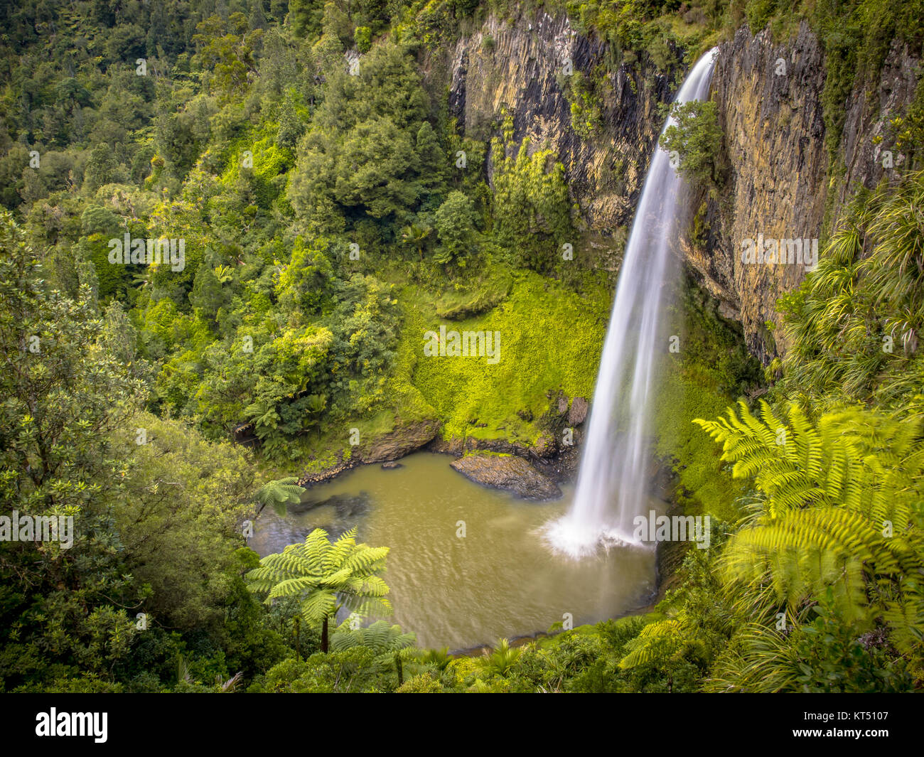 Jungle waterfall hi-res stock photography and images - Alamy