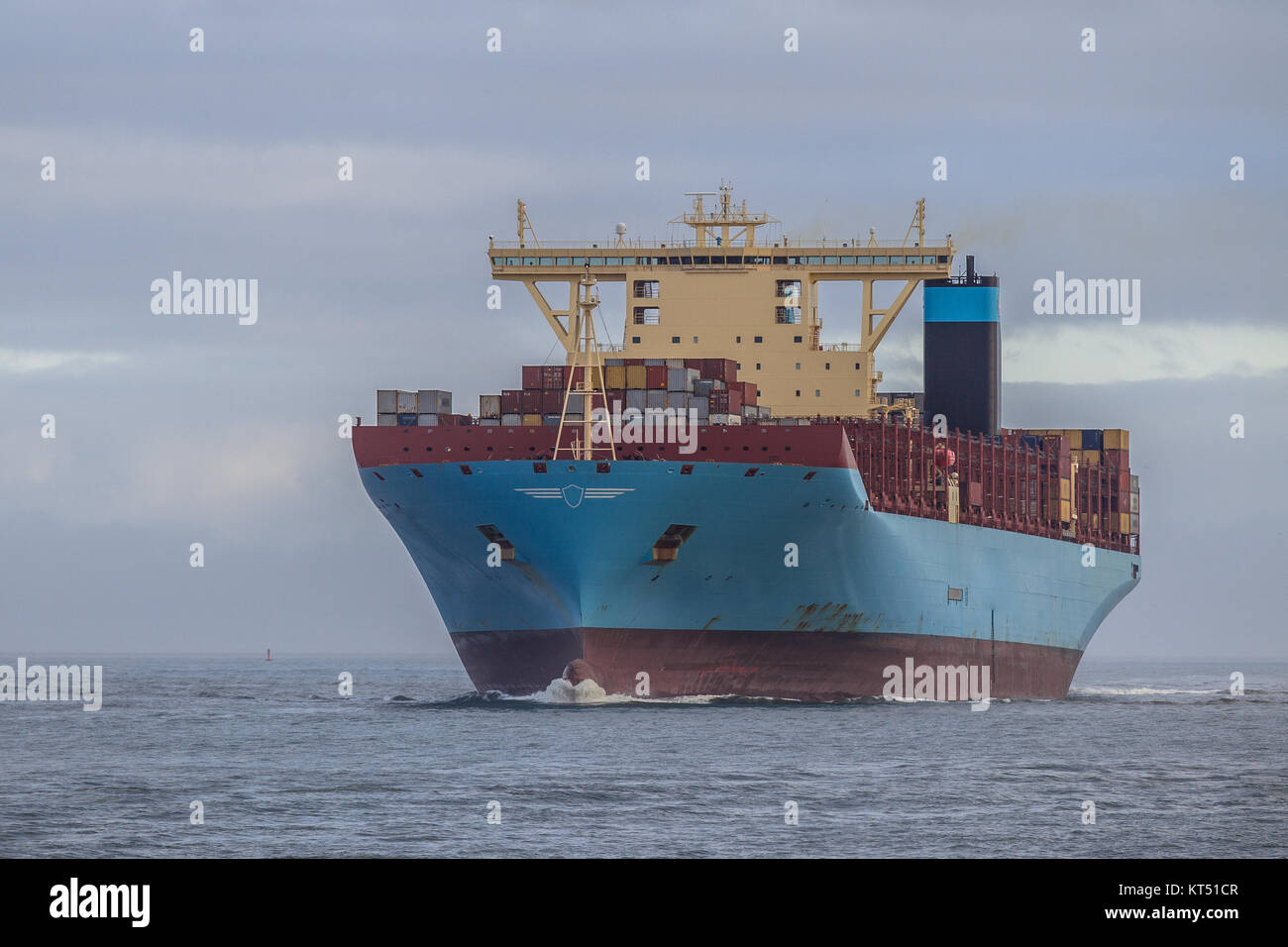 Giant container ship hi-res stock photography and images - Alamy