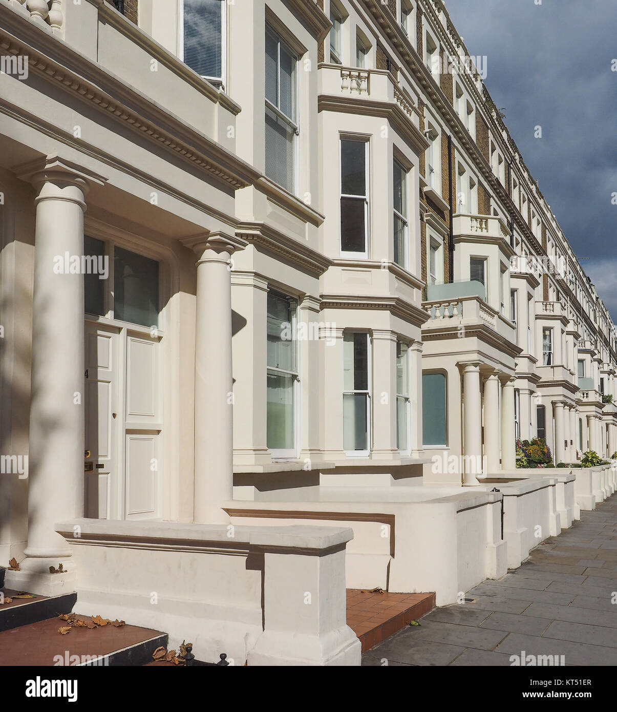 Row houses in london hi-res stock photography and images - Alamy