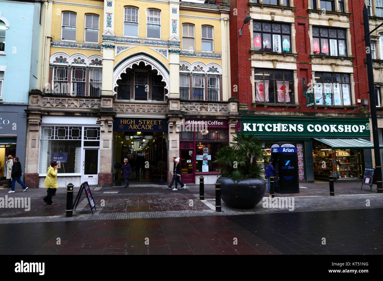 Arched shop entrances hi-res stock photography and images - Alamy