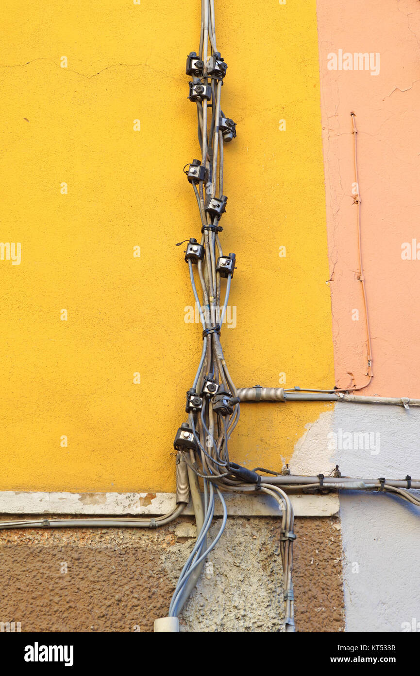 Mess of wires, connected in unprofessional installation Stock Photo - Alamy