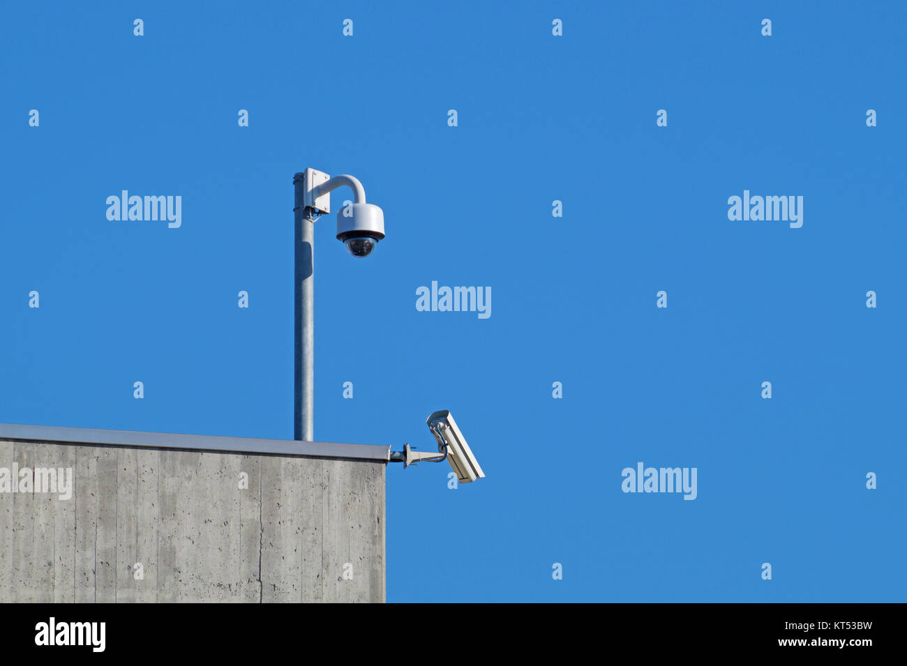 Surveillance cameras against blue sky. Security Cctv Stock Photo - Alamy
