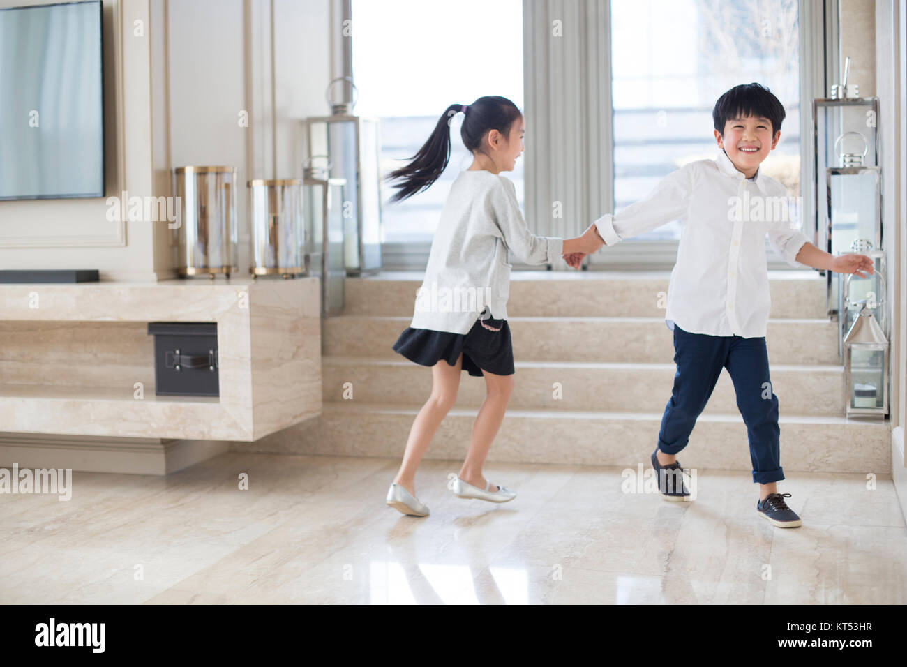 Siblings running hi-res stock photography and images - Alamy