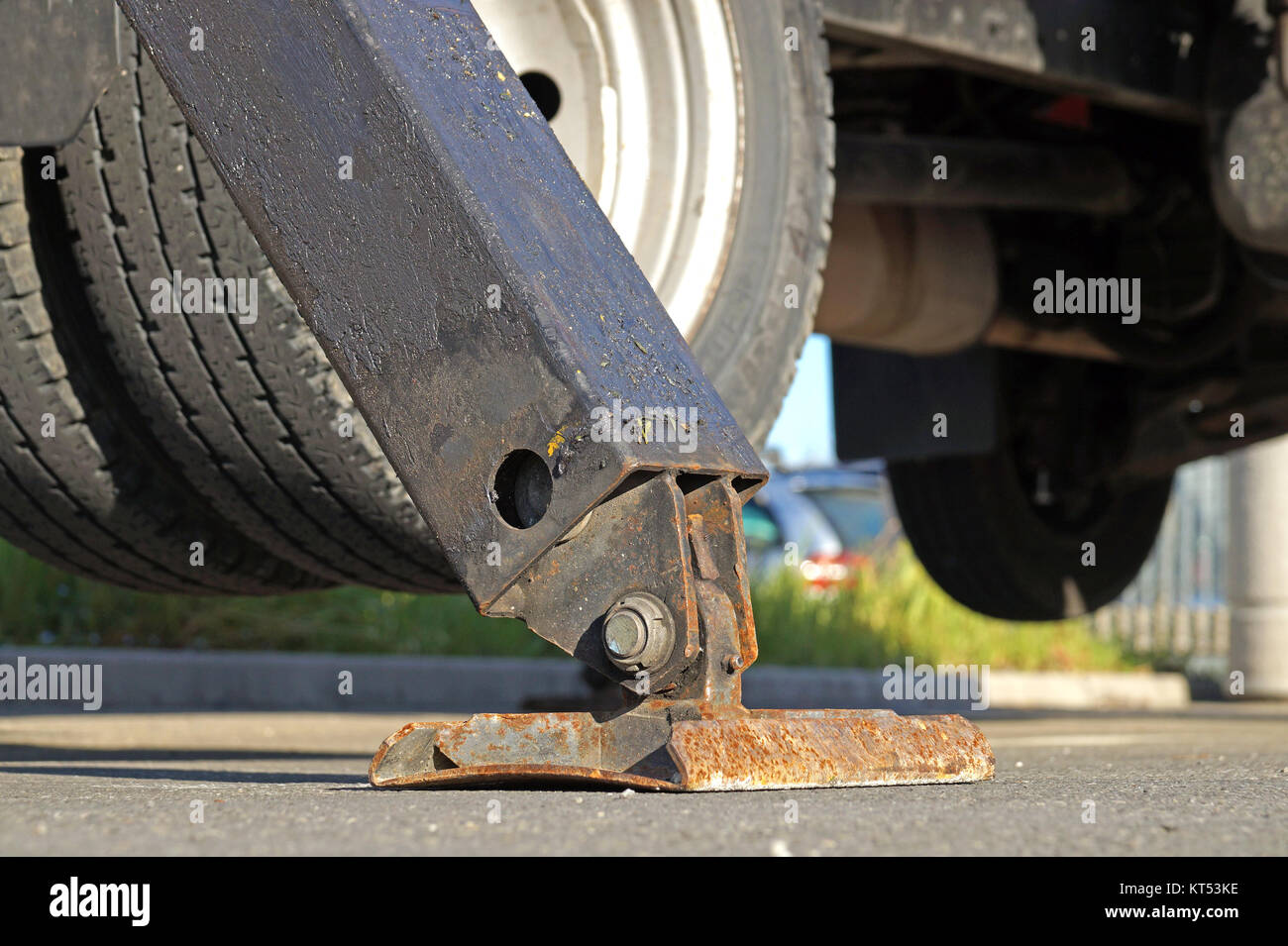 Crane Truck Legs High Resolution Stock Photography and Images - Alamy