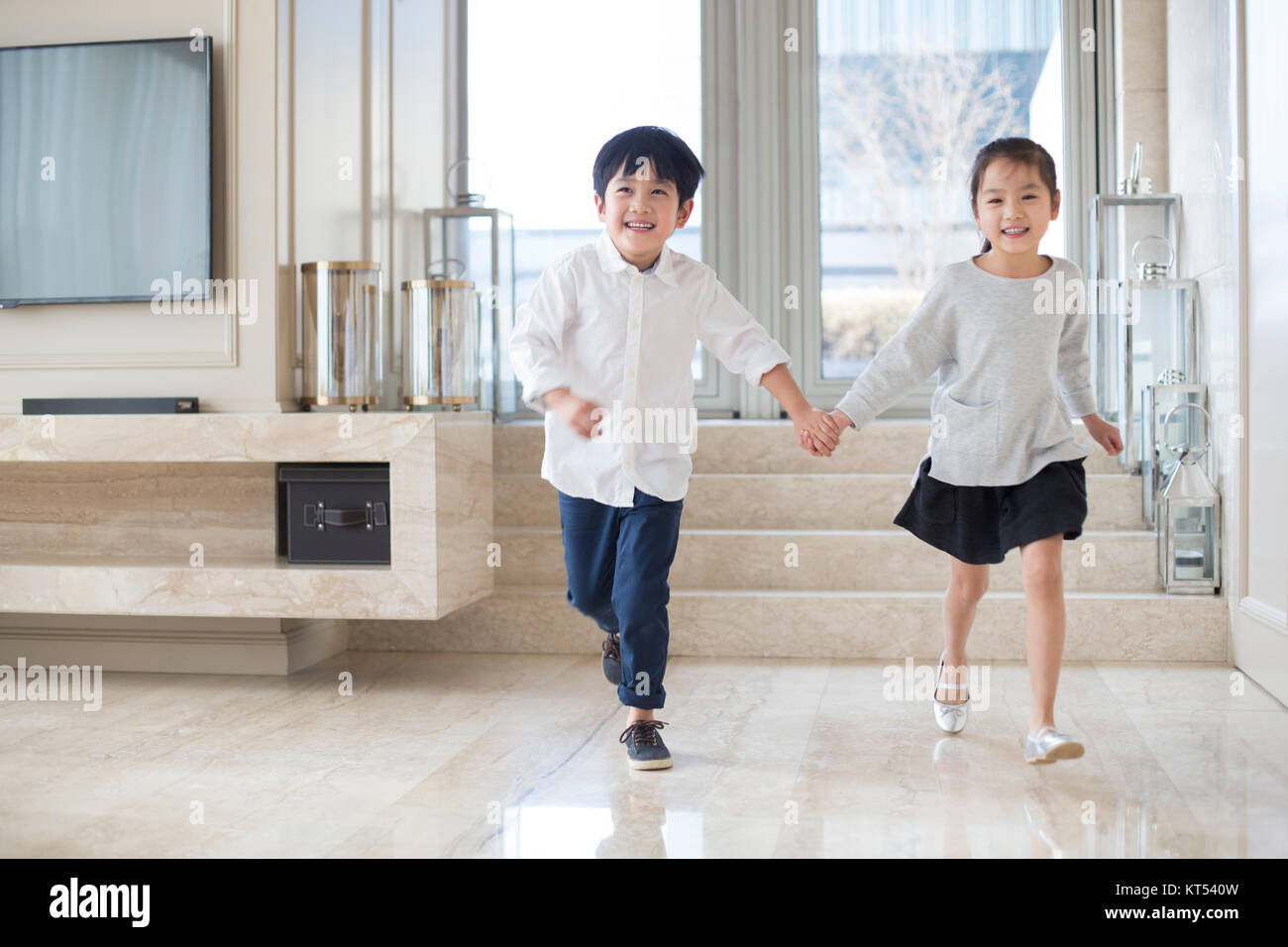 Siblings running hi-res stock photography and images - Alamy