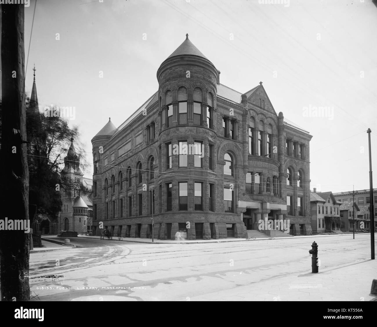 An early 20th-century photograph of the Minneapolis Public Library ...