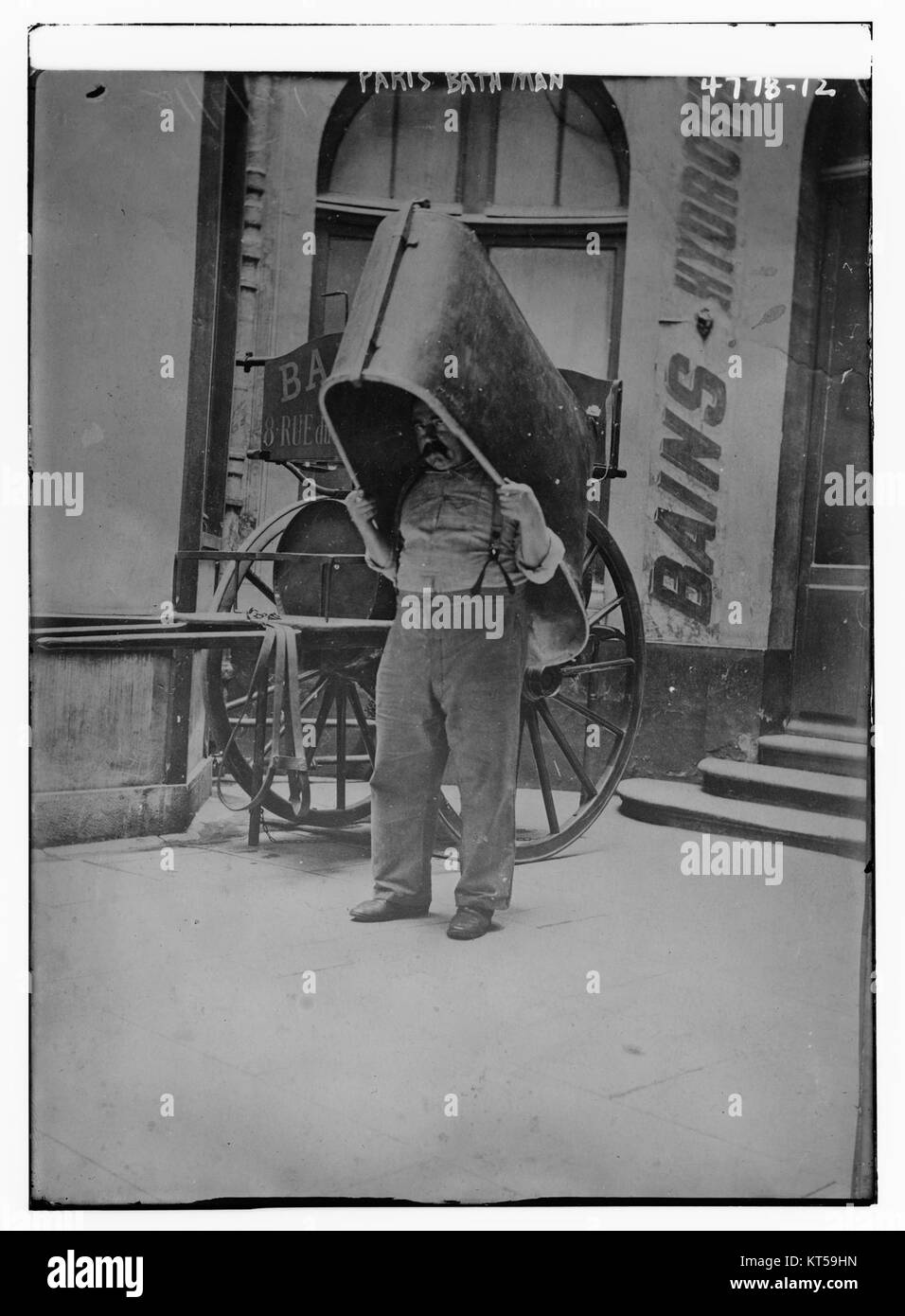 Man bath vintage hi-res stock photography and images - Alamy