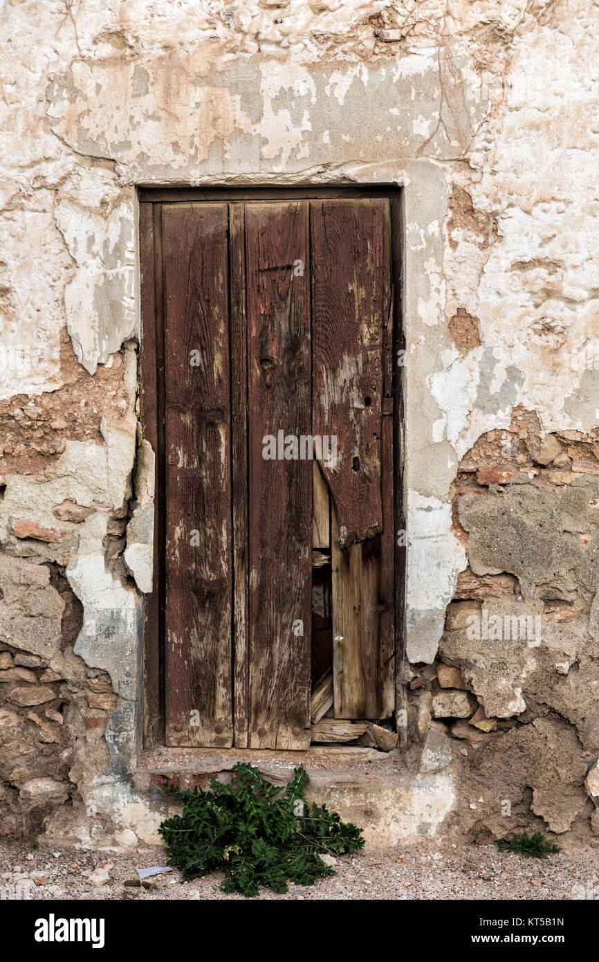 Old vintage broken door Stock Photo - Alamy