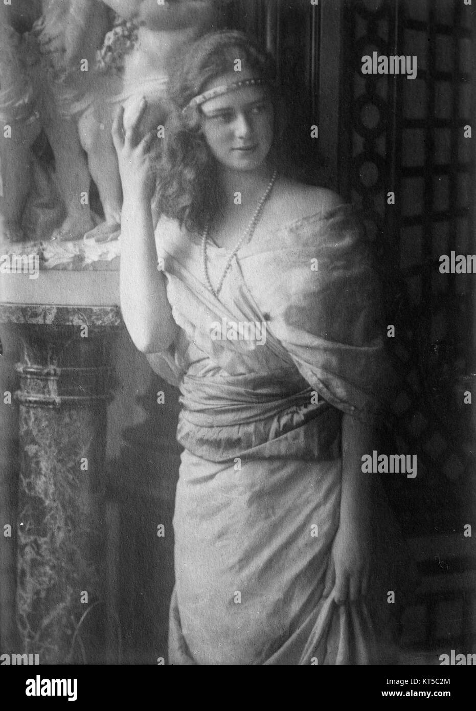 Princess Ileana of Romania was a prominent member of the Romanian royal ...