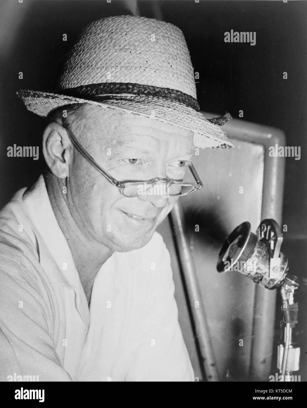 Red barber hi-res stock photography and images - Alamy