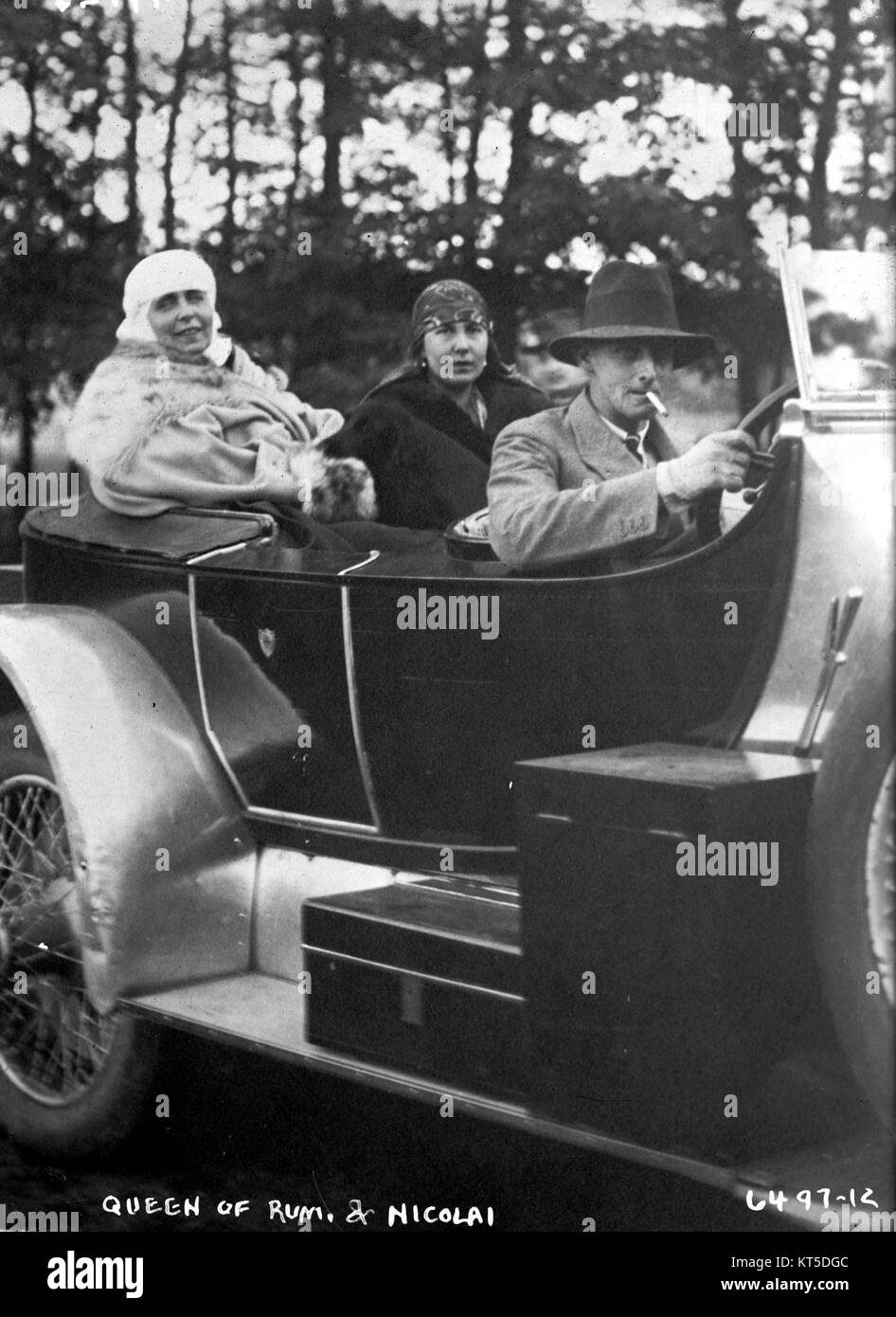 Regina Maria si Nicolae refers to two prominent historical figures ...