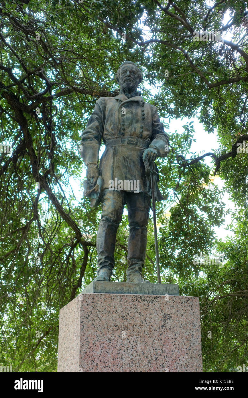 This sculpture of Robert E. Lee, created by Pompeo Coppini, is ...