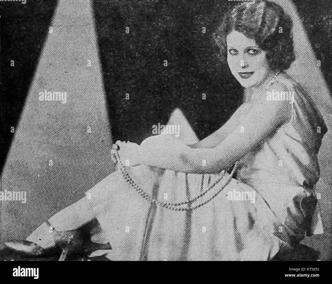 Annette Hanshaw, a renowned jazz singer, was featured on radio ...