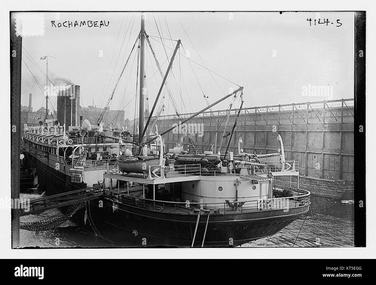 This image shows the sculpture of Rochambeau, a French general who ...