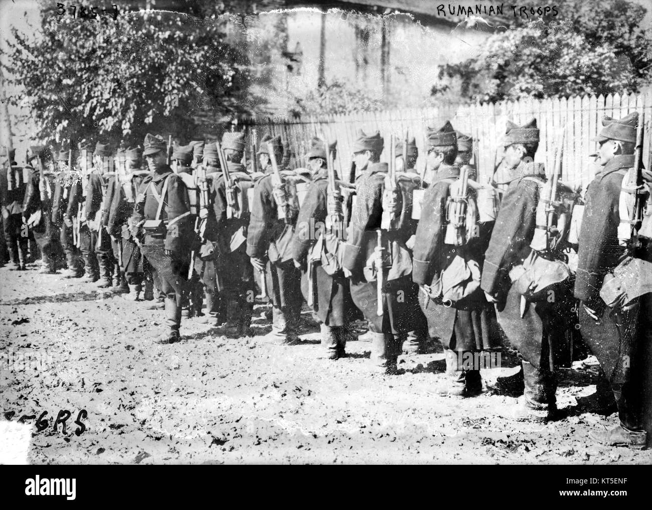 The romanian soldiers hi-res stock photography and images - Alamy