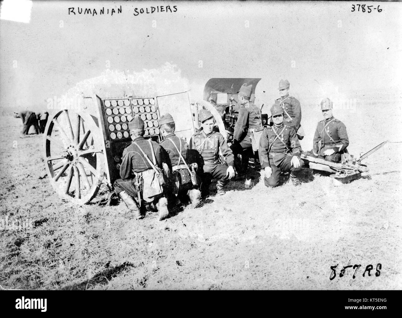 Romanian soldiers during World War I, representing their role in the ...