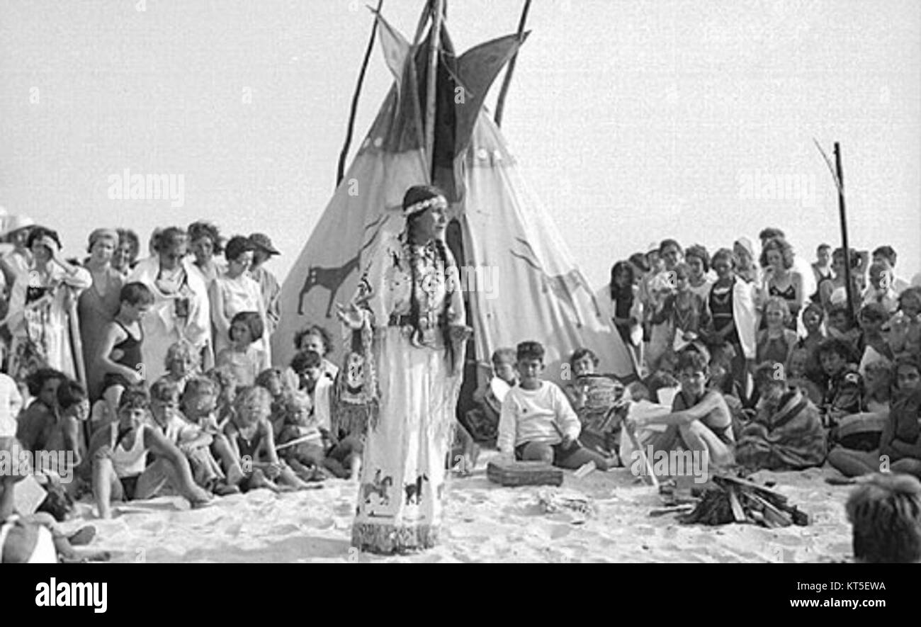 Rosebud beach hi-res stock photography and images - Alamy