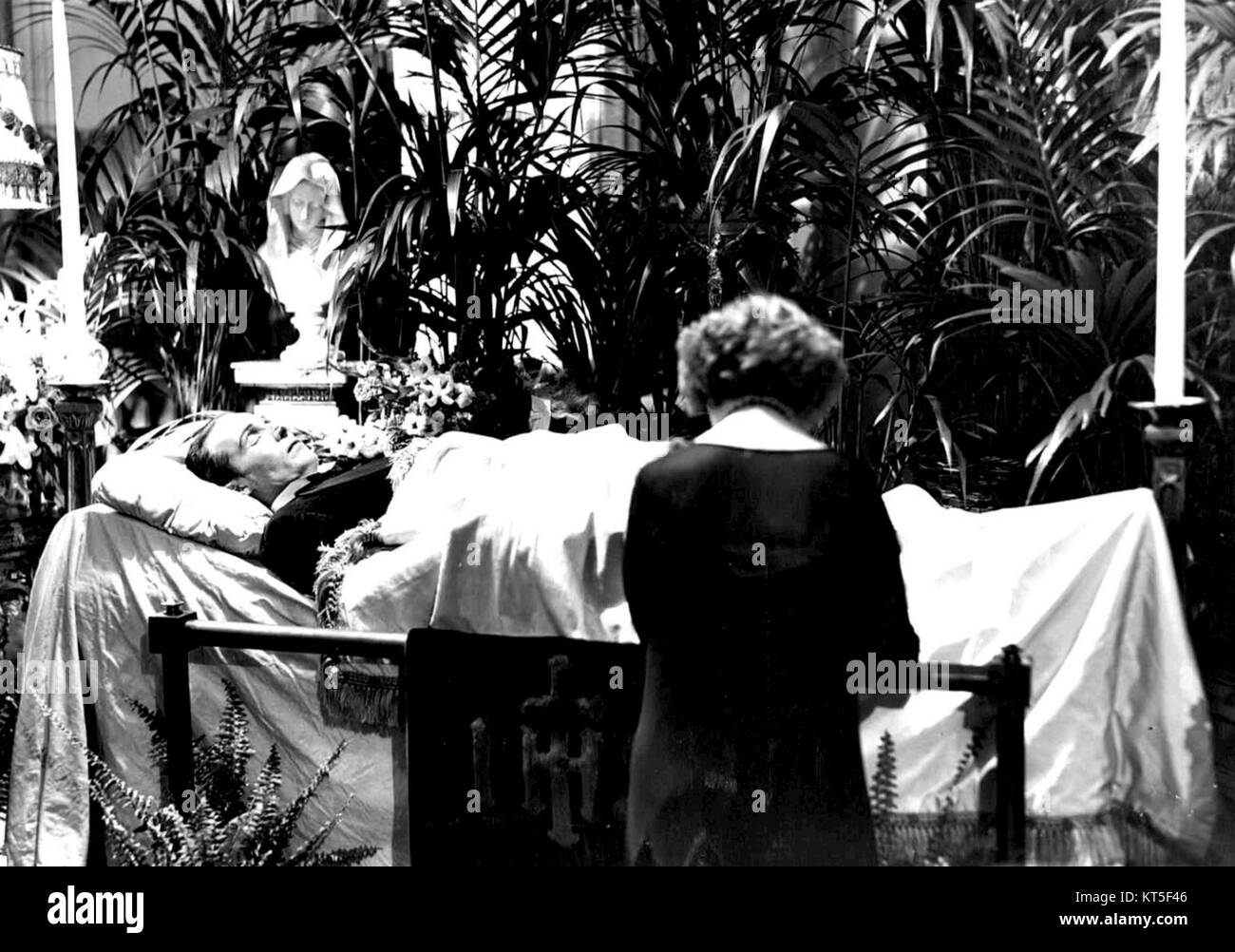 Rudolph valentino death hi-res stock photography and images - Alamy