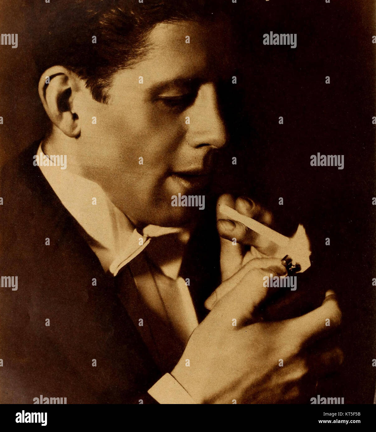 Rudy VallÃ©e, a popular American singer, actor, and bandleader, is ...