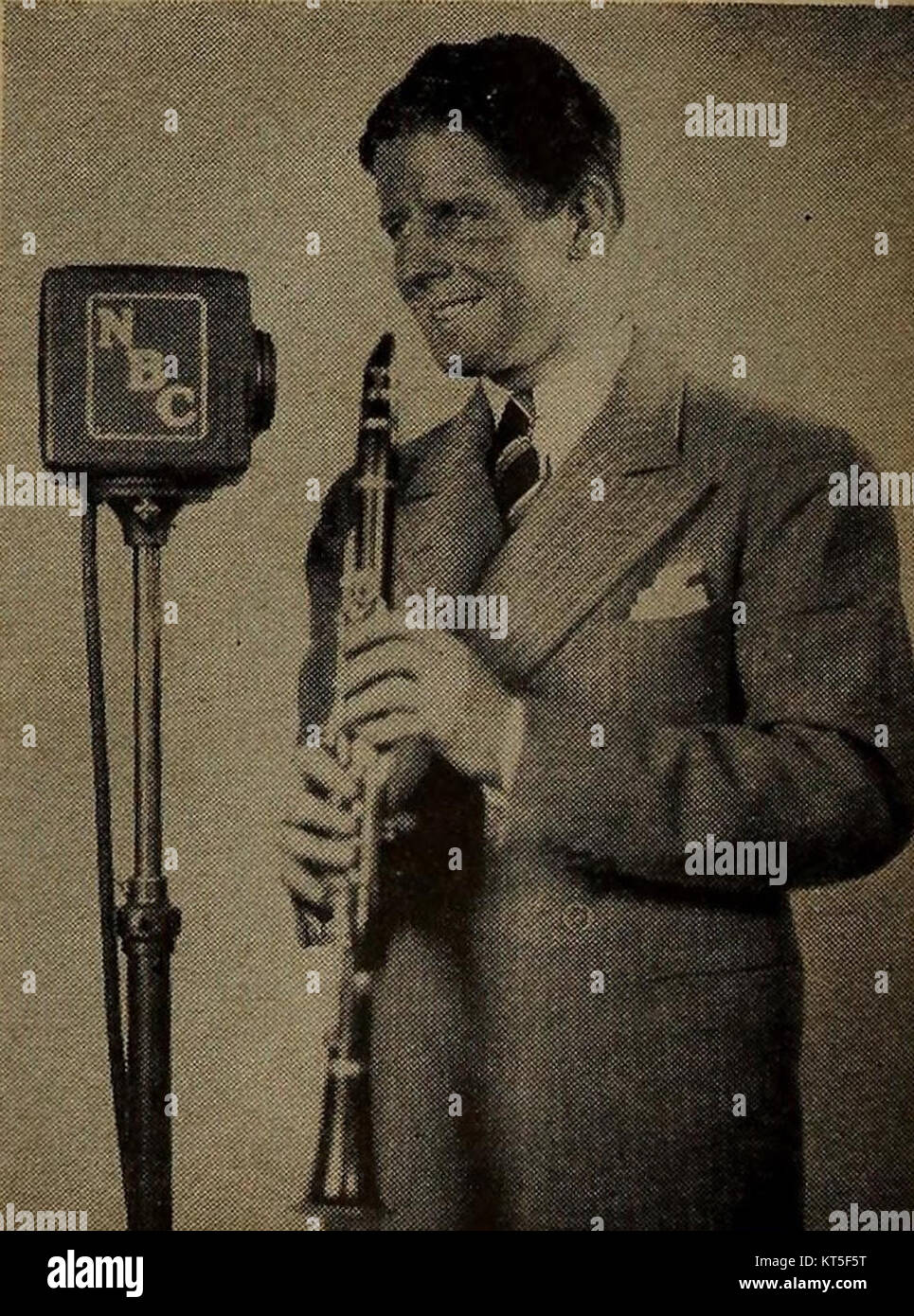Rudy vallee 1950s hi-res stock photography and images - Alamy
