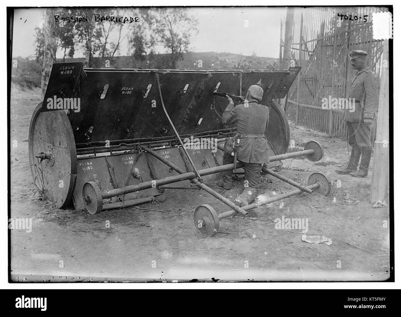 War time barricade hi-res stock photography and images - Alamy