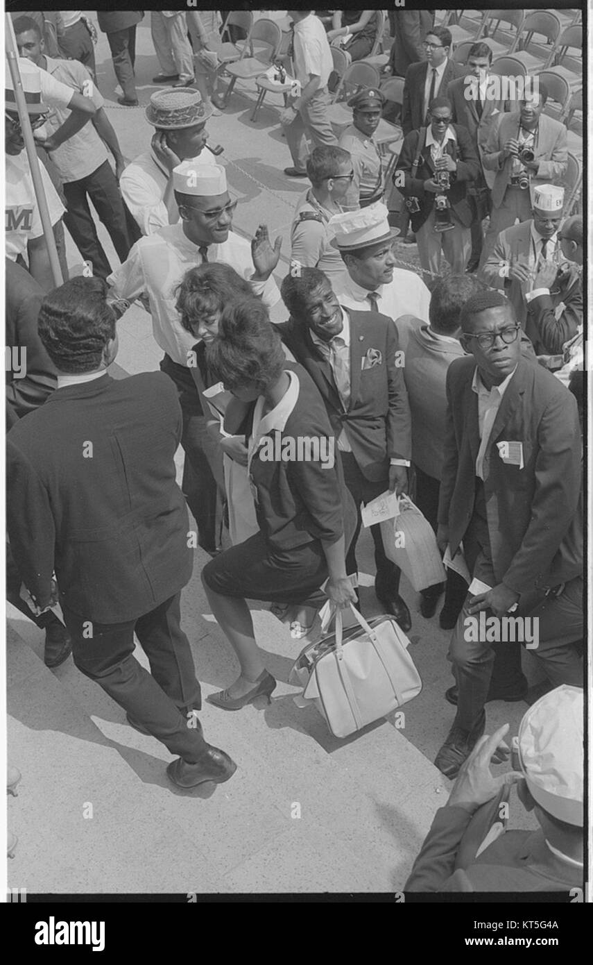 Performer showcasing Black and White Stock Photos & Images - Alamy