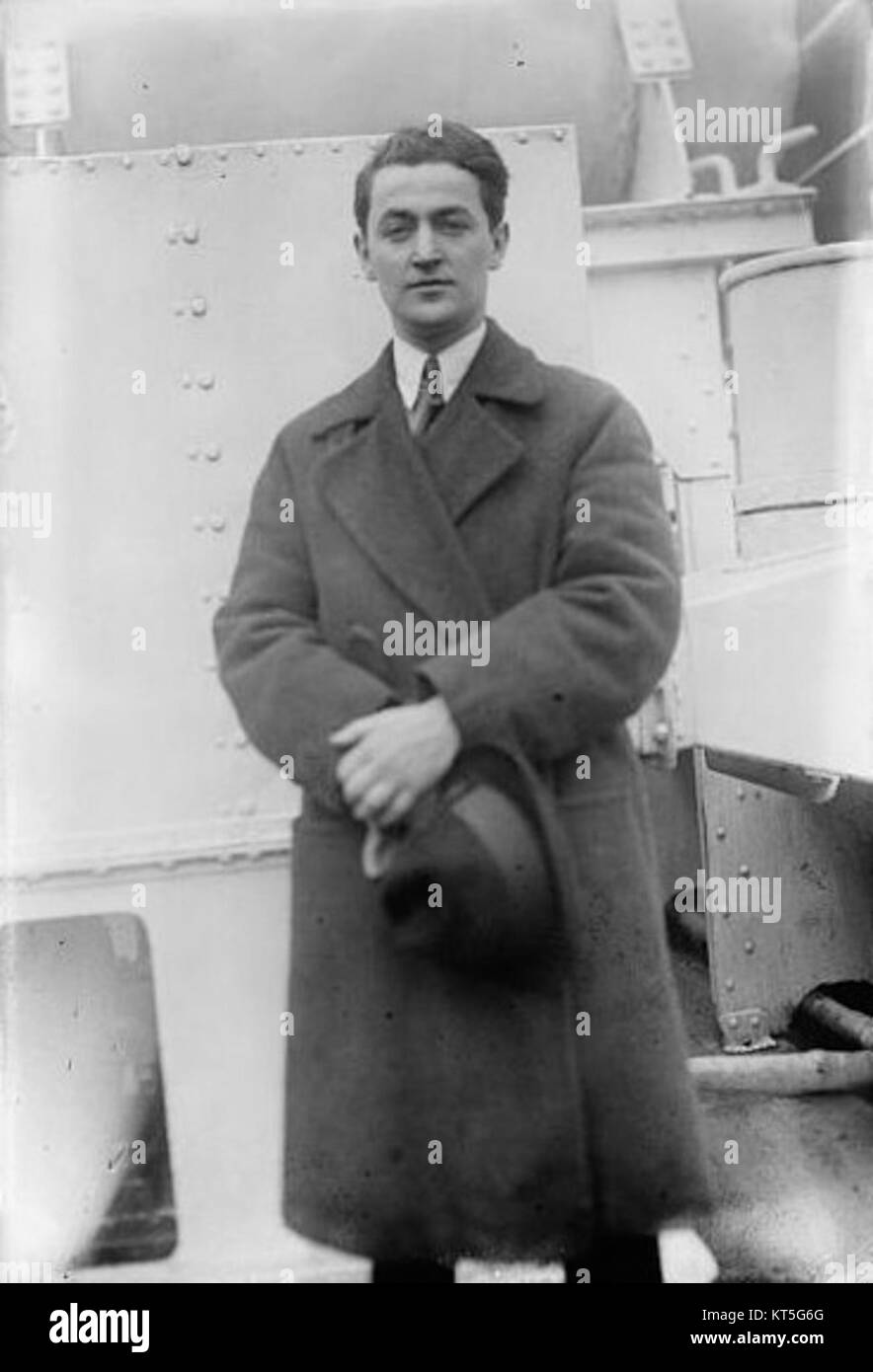 Portrait of Samuel Dushkin, a renowned violinist and conductor ...