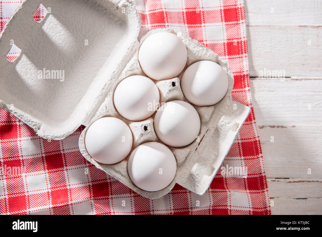 Chicken eggs in box Stock Photo - Alamy