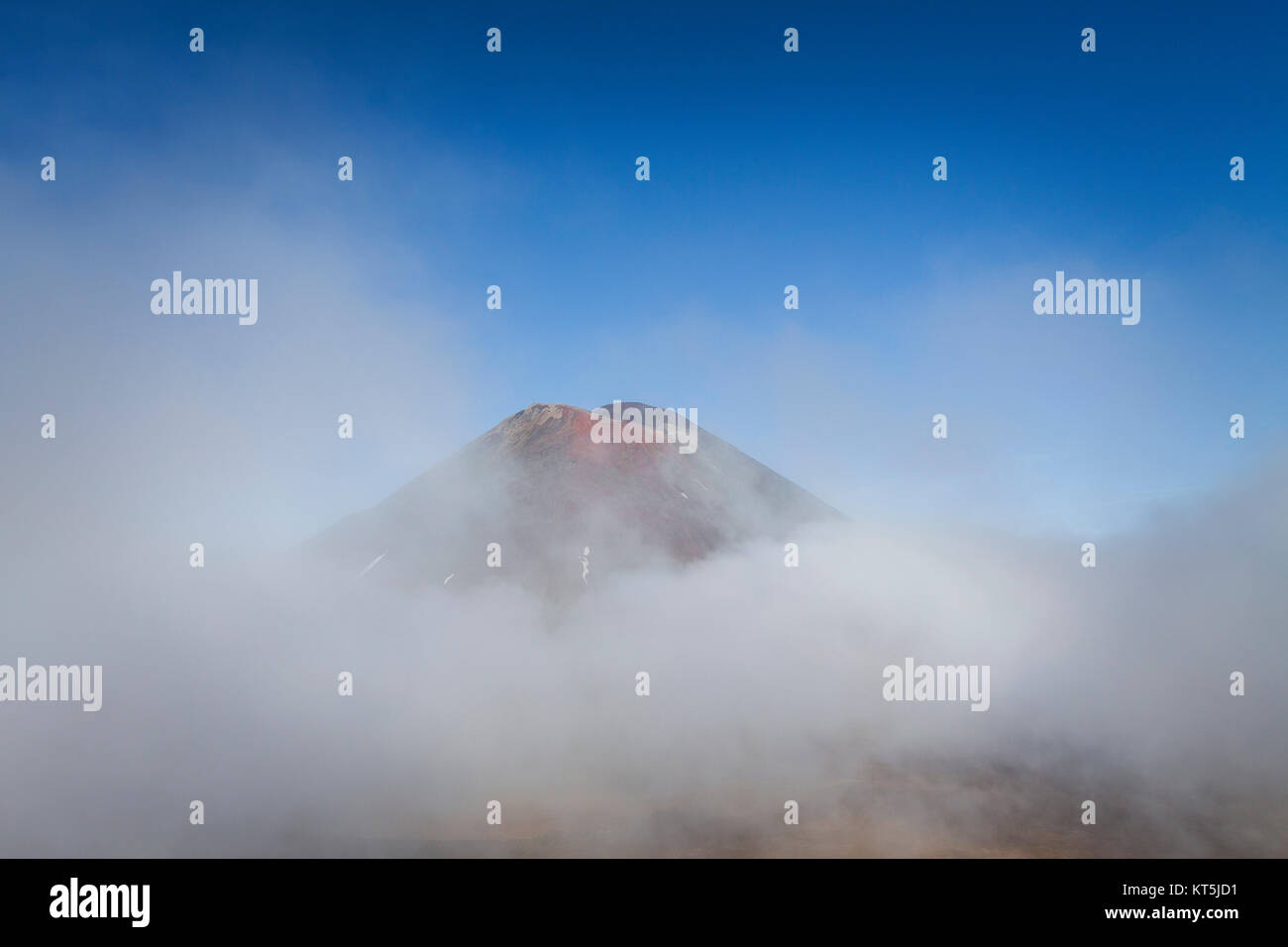 Ngauruhoe volcano (2291mt), Tongariro national park, North island, New ...