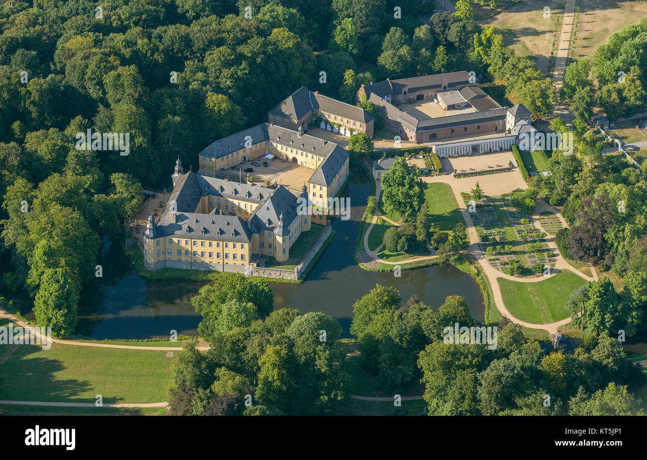 Moated castle, water castle Dyck with two forecourts, location of ...