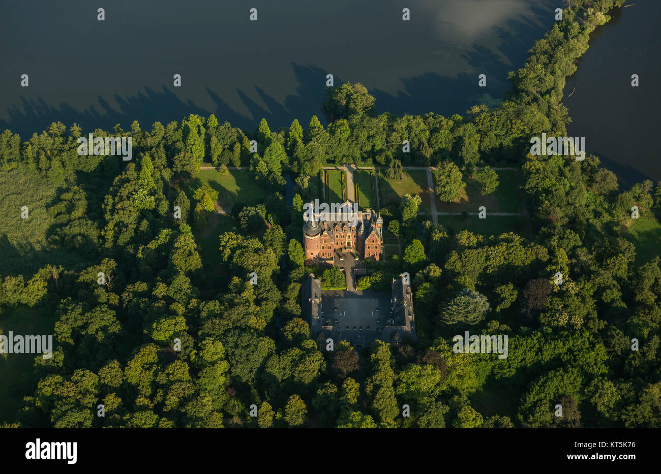 Krickenbeck Castle, Krickenbecker lakes, castle Krickenbeck, Nettetal ...