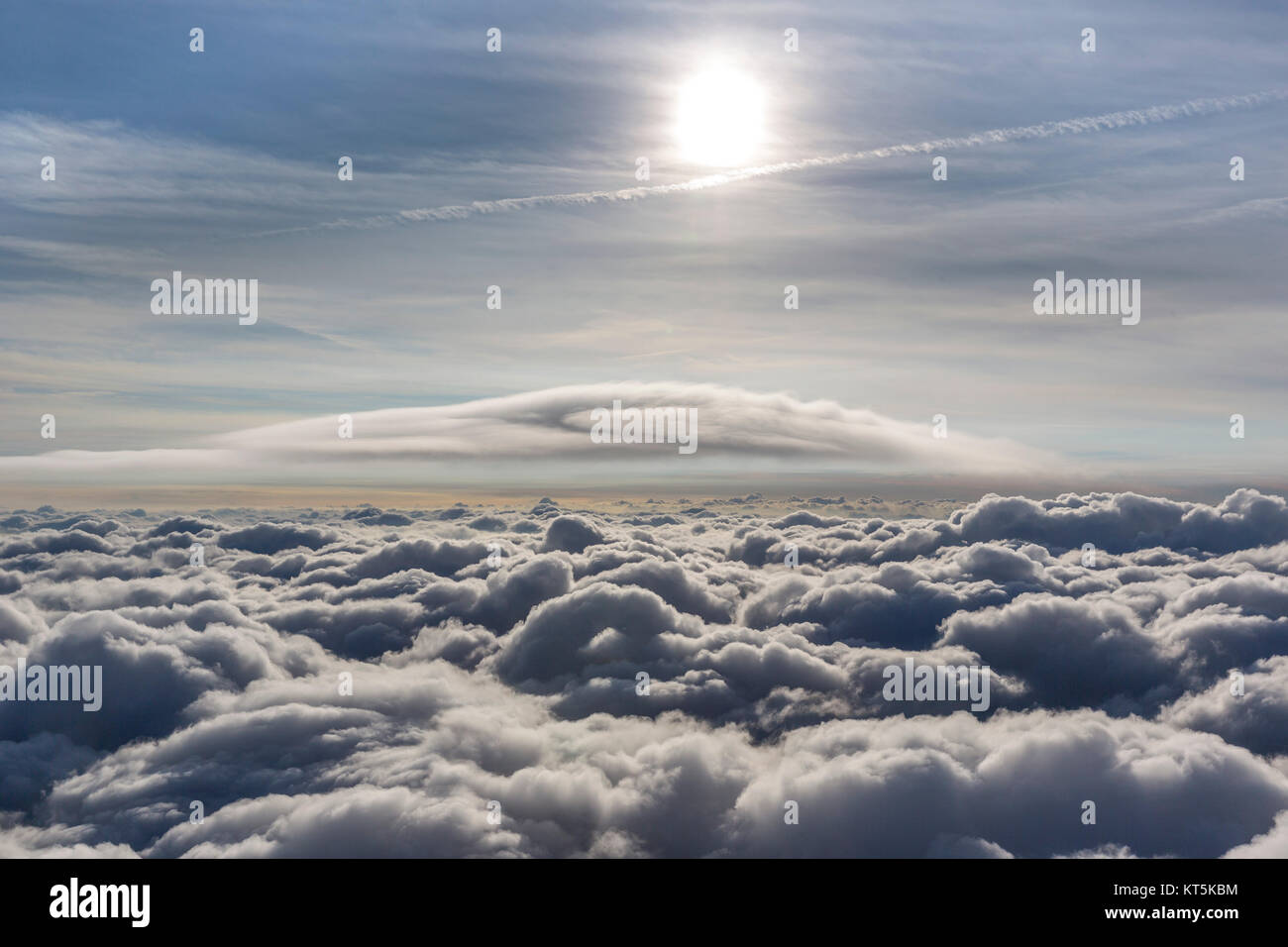 Lenticularis wolken hi-res stock photography and images - Alamy