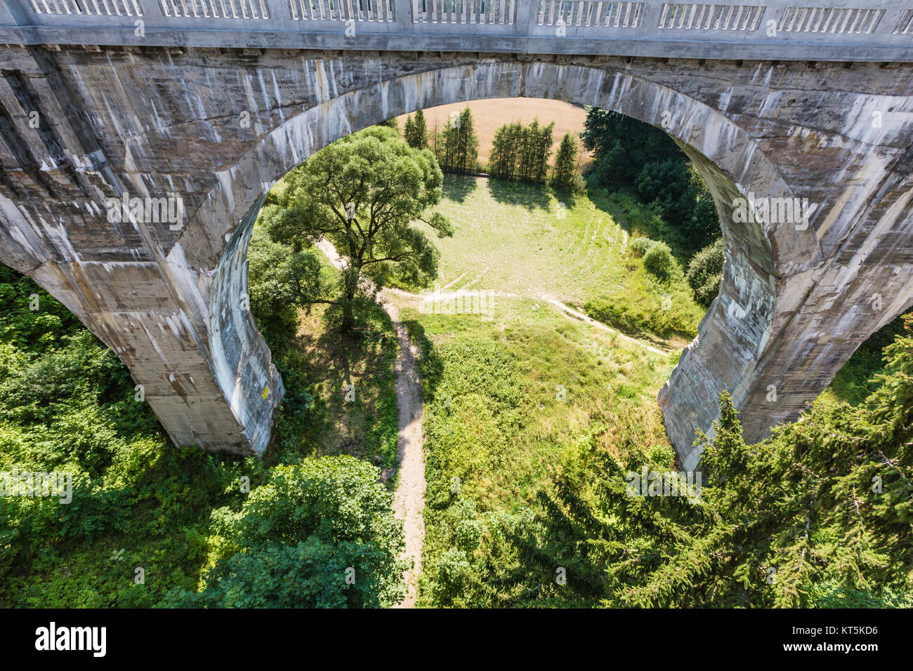 Concrete railway bridge hi-res stock photography and images - Alamy
